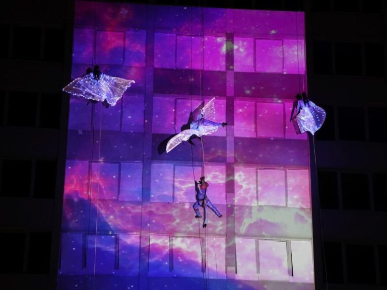 Mapping wall dancers